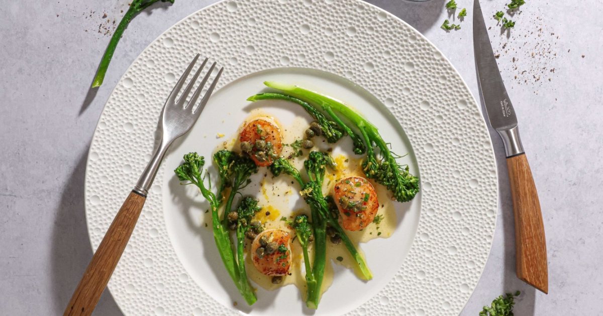 Smørstegt Bimi® broccoli med kammuslinger og brunet… | Bimi®