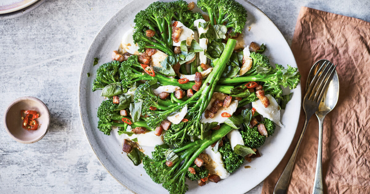 Bimi® broccoli met mozzarella en gebakken spekjes