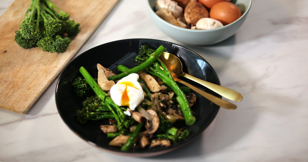 Bimi® met paddenstoelenmix en gepocheerd ei | Recept van…